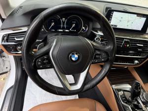 White BMW 520 2019 in Siauliai, with an engine capacity of 2.00 L and mileage of 327 thousand km for 14900 €, photo 15 on AUTOMOTO.COM.LV