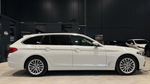 BMW 520 2019 in Riga on AUTOMOTO.COM.LV White BMW 520 2019 in Riga, with an engine capacity of 2.00 L and mileage of 267 thousand km for 18490 €, photo 8 on AUTOMOTO.COM.LV