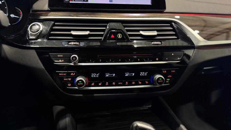 Balts BMW 520 2019 Rīga, ar dzinēja tilpumu 2.00 L un nobraukumu 267 tūkst. km par 18490 €, foto 16 vietnē AUTOMOTO.COM.LV