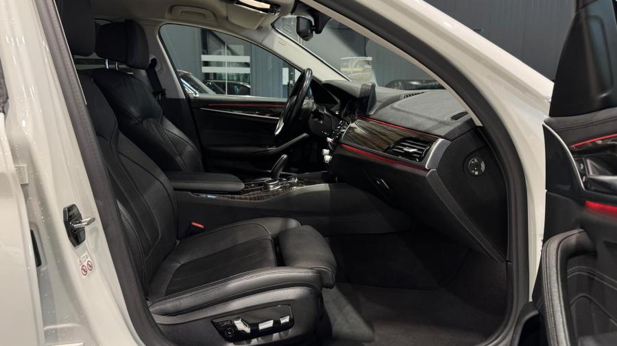 Balts BMW 520 2019 Rīga, ar dzinēja tilpumu 2.00 L un nobraukumu 267 tūkst. km par 18490 €, foto 18 vietnē AUTOMOTO.COM.LV