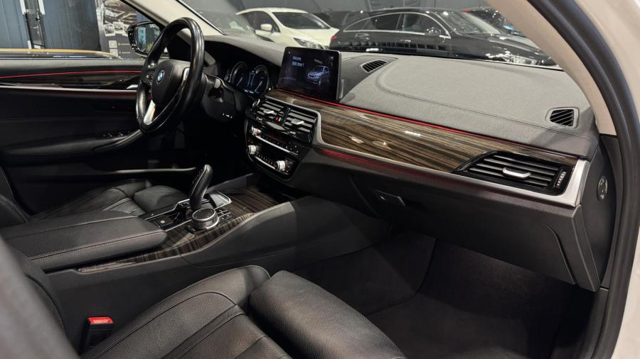 Balts BMW 520 2019 Rīga, ar dzinēja tilpumu 2.00 L un nobraukumu 267 tūkst. km par 18490 €, foto 19 vietnē AUTOMOTO.COM.LV