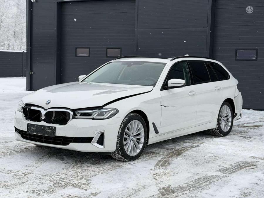 Balts BMW 520 2021 Kauņa, ar dzinēja tilpumu 2.00 L un nobraukumu 34 tūkst. km par 18650 €, foto 1 vietnē AUTOMOTO.COM.LV