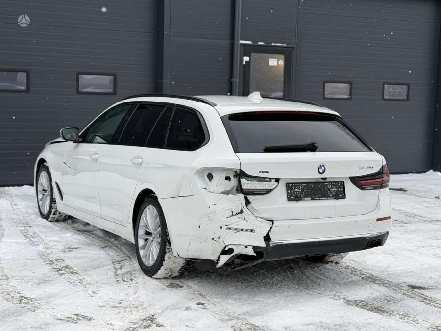 Balts BMW 520 2021 Kauņa, ar dzinēja tilpumu 2.00 L un nobraukumu 34 tūkst. km par 18650 €, foto 4 vietnē AUTOMOTO.COM.LV