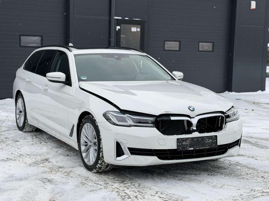 White BMW 520 2021 in Kaunas, with an engine capacity of 2.00 L and mileage of 34 thousand km for 17650 €, photo 2 on AUTOMOTO.COM.LV