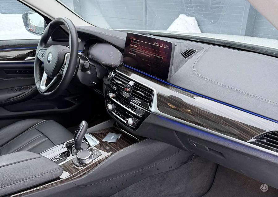 White BMW 520 2021 in Kaunas, with an engine capacity of 2.00 L and mileage of 34 thousand km for 17650 €, photo 7 on AUTOMOTO.COM.LV