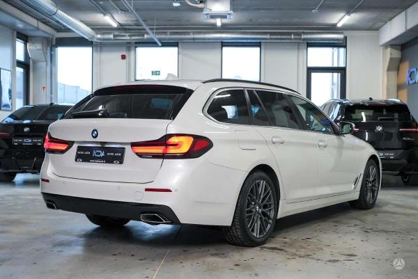 White BMW 520 2021 in Kaunas, with an engine capacity of 2.00 L and mileage of 248 thousand km for 22250 €, photo 10 on AUTOMOTO.COM.LV
