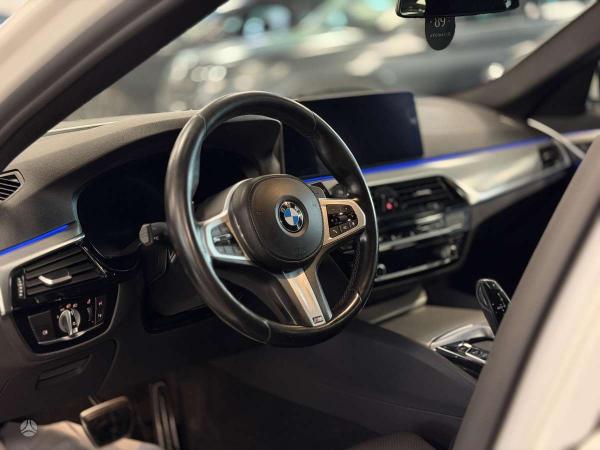 Balts BMW 520 2021 Klaipėda, ar dzinēja tilpumu 2.00 L un nobraukumu 267 tūkst. km par 23999 €, foto 4 vietnē AUTOMOTO.COM.LV