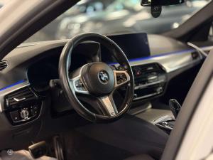 White BMW 520 2021 in Klaipeda, with an engine capacity of 2.00 L and mileage of 267 thousand km for 23999 €, photo 5 on AUTOMOTO.COM.LV