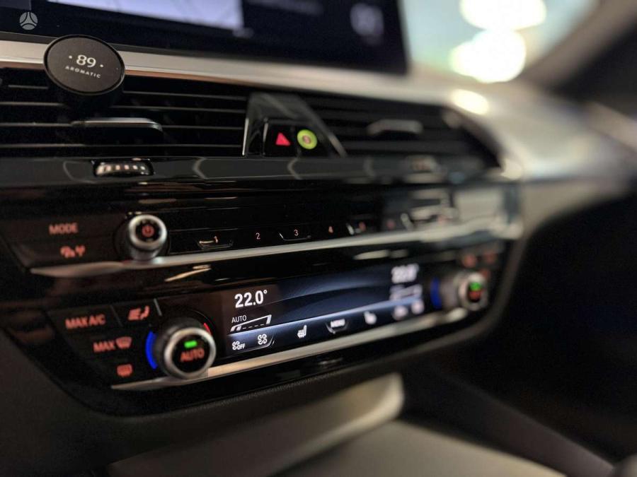 White BMW 520 2021 in Klaipeda, with an engine capacity of 2.00 L and mileage of 267 thousand km for 23999 €, photo 14 on AUTOMOTO.COM.LV