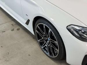 White BMW 520 2021 in Klaipeda, with an engine capacity of 2.00 L and mileage of 267 thousand km for 23999 €, photo 35 on AUTOMOTO.COM.LV