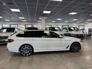 White BMW 520 2021 in Klaipeda, with an engine capacity of 2.00 L and mileage of 267 thousand km for 23999 €, photo 39 on AUTOMOTO.COM.LV