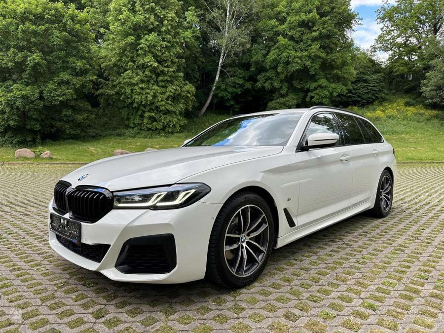 White BMW 520 2021 in Klaipeda, with an engine capacity of 2.00 L and mileage of 219 thousand km for 26500 €, photo 4 on AUTOMOTO.COM.LV