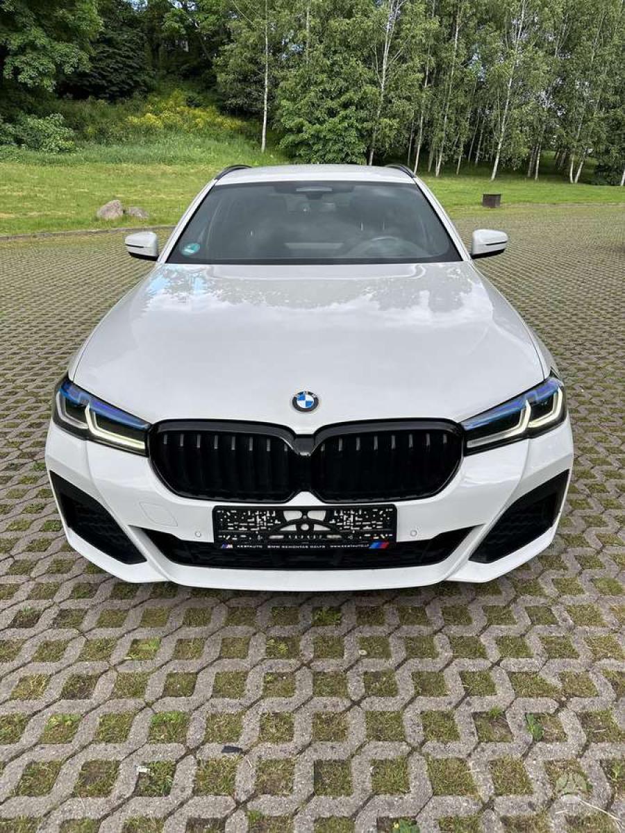 White BMW 520 2021 in Klaipeda, with an engine capacity of 2.00 L and mileage of 219 thousand km for 26500 €, photo 5 on AUTOMOTO.COM.LV