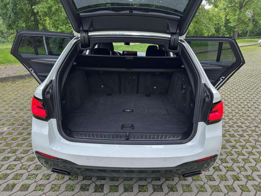 White BMW 520 2021 in Klaipeda, with an engine capacity of 2.00 L and mileage of 219 thousand km for 26500 €, photo 9 on AUTOMOTO.COM.LV