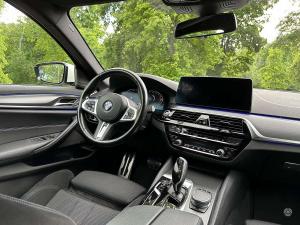 White BMW 520 2021 in Klaipeda, with an engine capacity of 2.00 L and mileage of 219 thousand km for 26500 €, photo 10 on AUTOMOTO.COM.LV