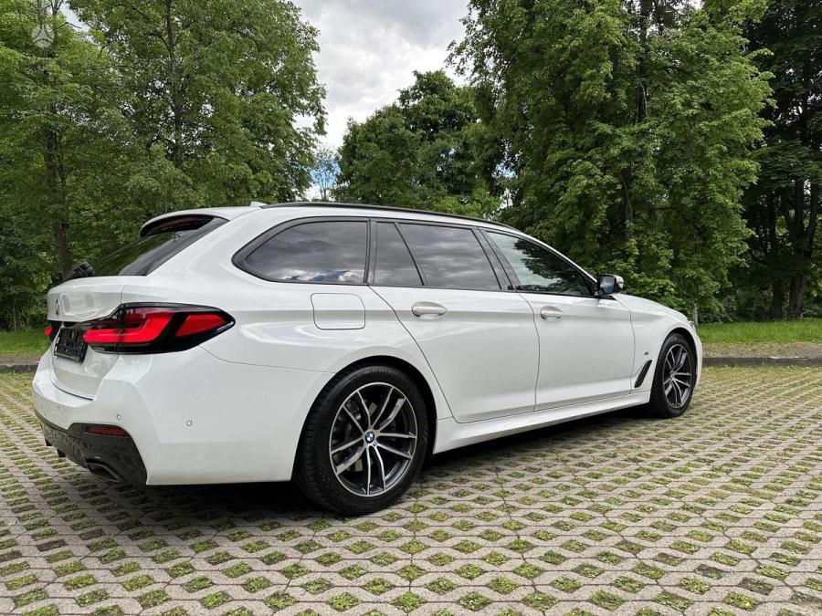White BMW 520 2021 in Klaipeda, with an engine capacity of 2.00 L and mileage of 219 thousand km for 26500 €, photo 12 on AUTOMOTO.COM.LV