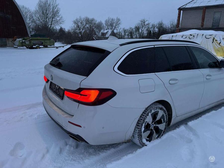 White BMW 520 2022 in Birzai, with an engine capacity of 2.00 L and mileage of 78 thousand km for 17500 €, photo 7 on AUTOMOTO.COM.LV