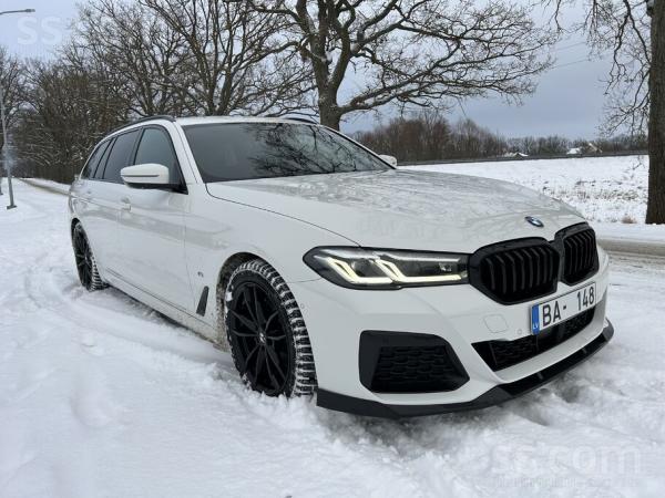 White BMW 520 2022 in Valmiera, with an engine capacity of 2.00 L and mileage of 161 thousand km for 30900 €, photo 2 on AUTOMOTO.COM.LV