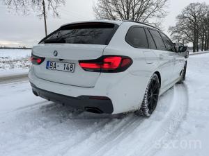 White BMW 520 2022 in Valmiera, with an engine capacity of 2.00 L and mileage of 161 thousand km for 30900 €, photo 4 on AUTOMOTO.COM.LV