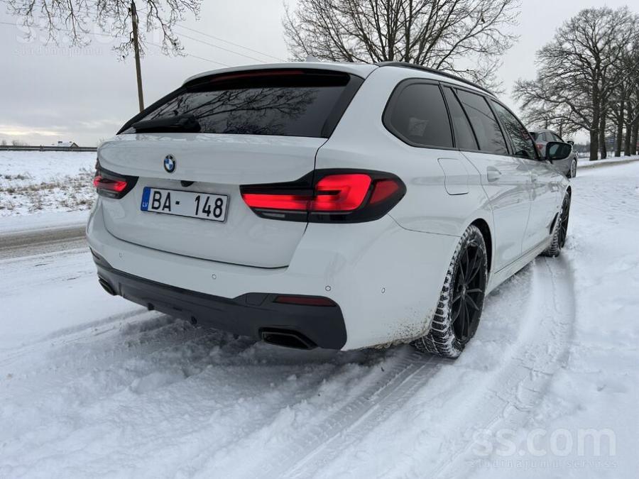 White BMW 520 2022 in Valmiera, with an engine capacity of 2.00 L and mileage of 161 thousand km for 30900 €, photo 4 on AUTOMOTO.COM.LV