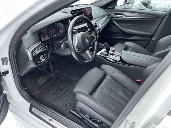 White BMW 520 2022 in Valmiera, with an engine capacity of 2.00 L and mileage of 161 thousand km for 30900 €, photo 8 on AUTOMOTO.COM.LV