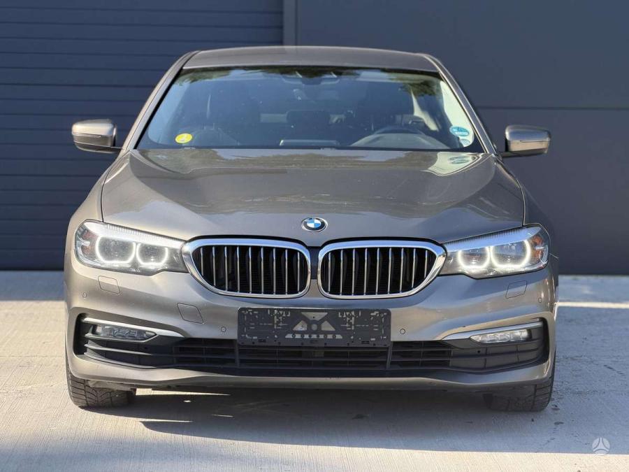 Yellow BMW 520 2017 in Utena, with an engine capacity of 2.00 L and mileage of 330 thousand km for 14300 €, photo 6 on AUTOMOTO.COM.LV