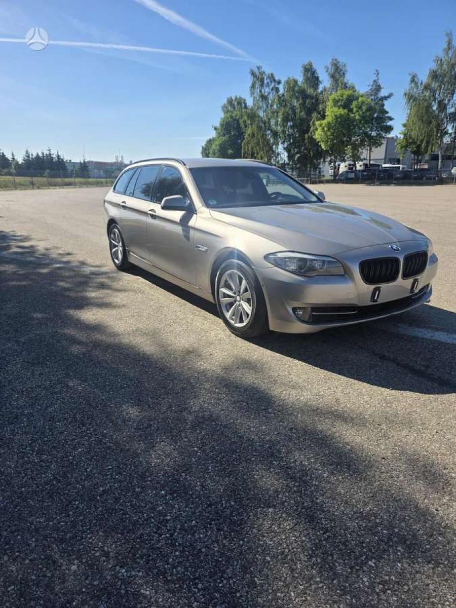 Yellow BMW 520 2011 in Marijampole, with an engine capacity of 2.00 L and mileage of 274 thousand km for 5650 €, photo 1 on AUTOMOTO.COM.LV