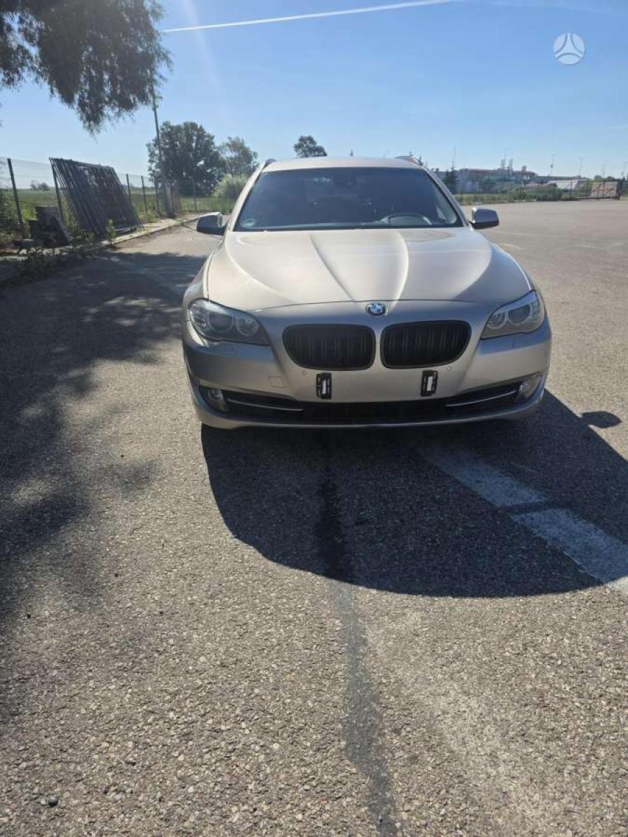 Yellow BMW 520 2011 in Marijampole, with an engine capacity of 2.00 L and mileage of 274 thousand km for 5650 €, photo 3 on AUTOMOTO.COM.LV