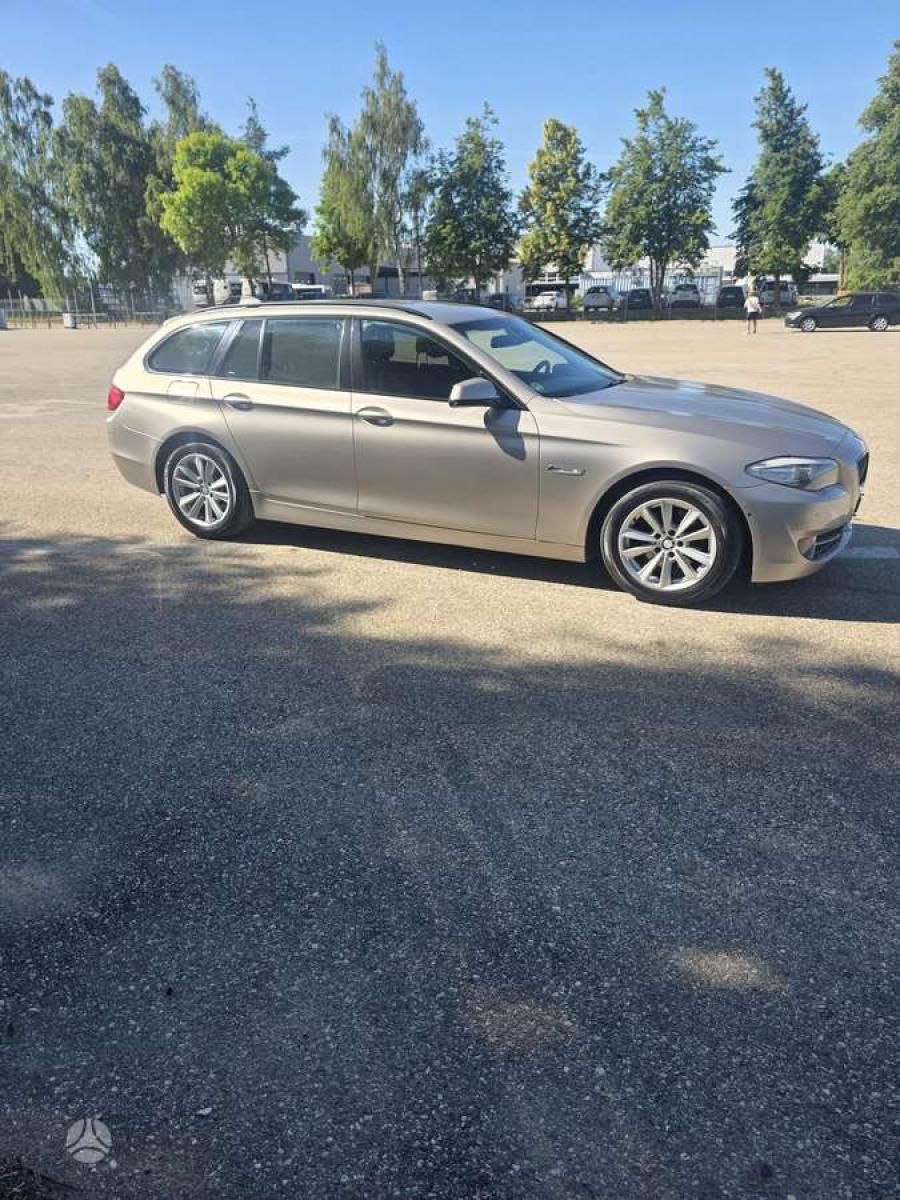 Yellow BMW 520 2011 in Marijampole, with an engine capacity of 2.00 L and mileage of 274 thousand km for 5650 €, photo 5 on AUTOMOTO.COM.LV