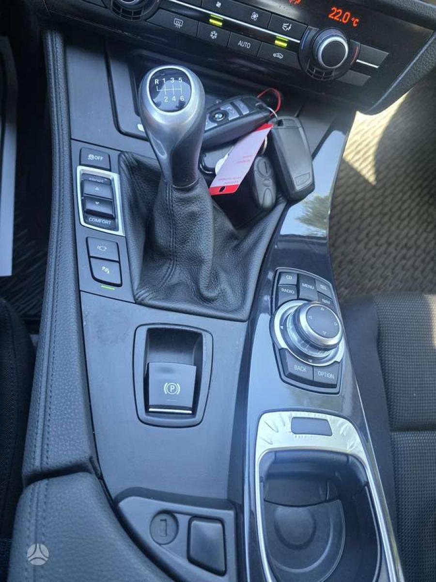 Yellow BMW 520 2011 in Marijampole, with an engine capacity of 2.00 L and mileage of 274 thousand km for 5650 €, photo 12 on AUTOMOTO.COM.LV