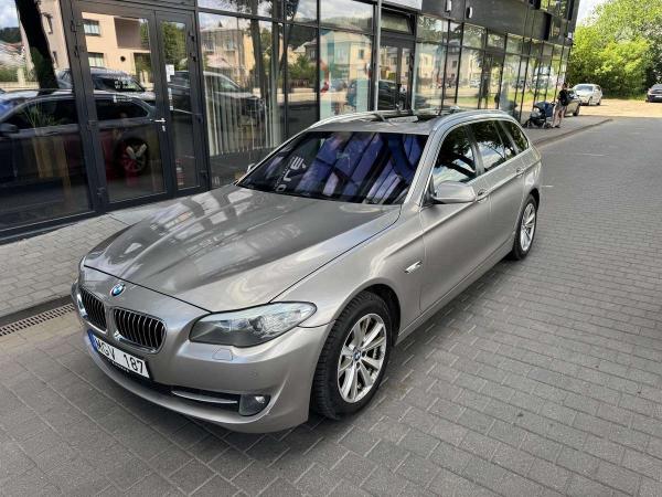 Yellow BMW 520 2011 in Kaunas, with an engine capacity of 2.00 L and mileage of 350 thousand km for 5850 €, photo 1 on AUTOMOTO.COM.LV