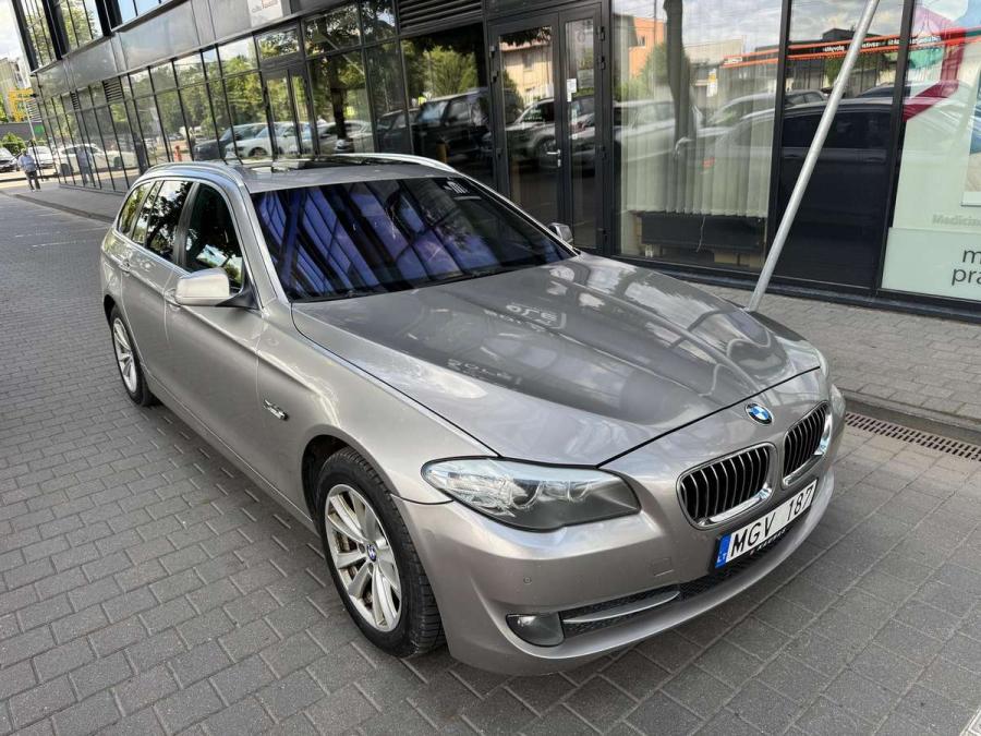Yellow BMW 520 2011 in Kaunas, with an engine capacity of 2.00 L and mileage of 350 thousand km for 5850 €, photo 4 on AUTOMOTO.COM.LV