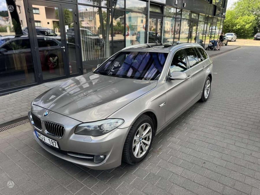 Yellow BMW 520 2011 in Kaunas, with an engine capacity of 2.00 L and mileage of 350 thousand km for 4800 €, photo 1 on AUTOMOTO.COM.LV