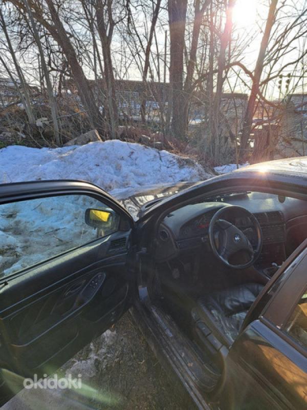 Melns BMW 523 1997 Tallina, ar dzinēja tilpumu 2.50 L un nobraukumu 404 tūkst. km par 700 €, foto 8 vietnē AUTOMOTO.COM.LV