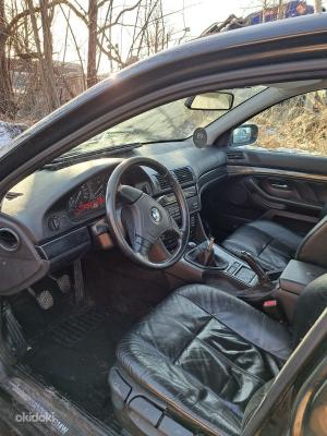 Black BMW 523 1997 in Tallinn, with an engine capacity of 2.50 L and mileage of 404 thousand km for 700 €, photo 15 on AUTOMOTO.COM.LV