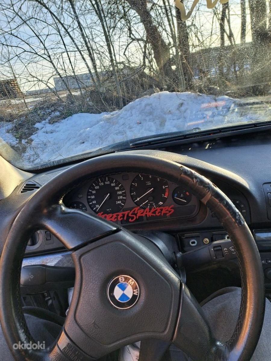 Black BMW 523 1997 in Tallinn, with an engine capacity of 2.50 L and mileage of 404 thousand km for 700 €, photo 16 on AUTOMOTO.COM.LV