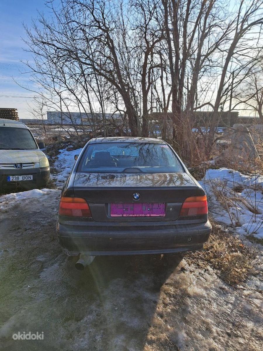 Black BMW 523 1997 in Tallinn, with an engine capacity of 2.50 L and mileage of 404 thousand km for 700 €, photo 17 on AUTOMOTO.COM.LV