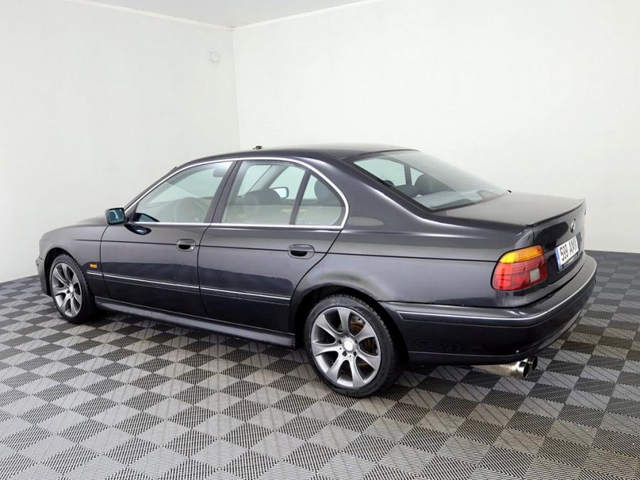 Melns BMW 523 1998 Tallina, ar dzinēja tilpumu 2.50 L un nobraukumu 496 tūkst. km par 1199 €, foto 14 vietnē AUTOMOTO.COM.LV