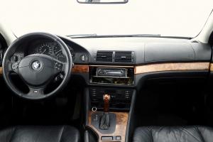 Melns BMW 523 1998 Tallina, ar dzinēja tilpumu 2.50 L un nobraukumu 496 tūkst. km par 1199 €, foto 15 vietnē AUTOMOTO.COM.LV