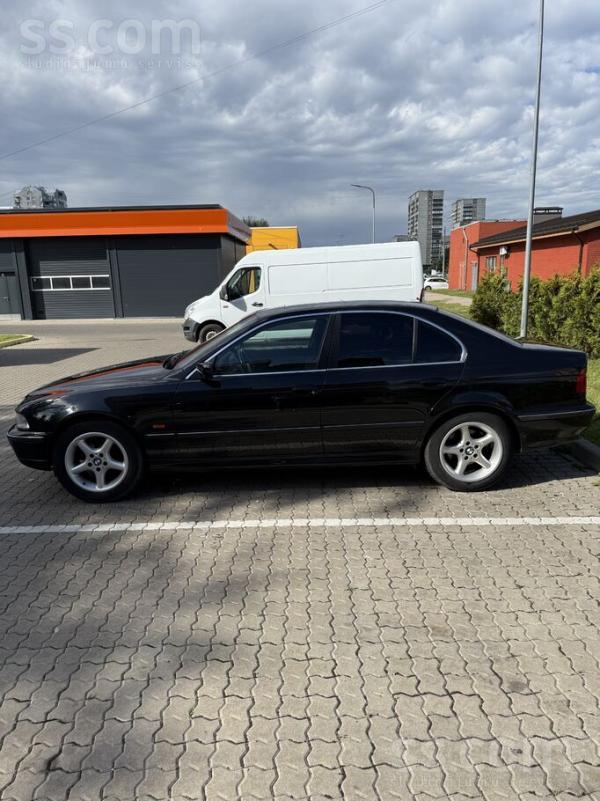 Black BMW 523 1999 in Riga, with an engine capacity of 2.50 L and mileage of 347 thousand km for 2999 €, photo 2 on AUTOMOTO.COM.LV