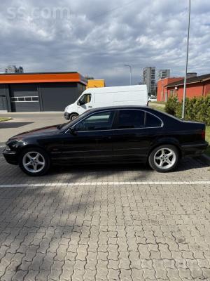 Melns BMW 523 1999 Rīga, ar dzinēja tilpumu 2.50 L un nobraukumu 347 tūkst. km par 2999 €, foto 3 vietnē AUTOMOTO.COM.LV