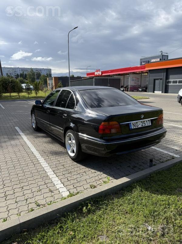 Black BMW 523 1999 in Riga, with an engine capacity of 2.50 L and mileage of 347 thousand km for 2999 €, photo 3 on AUTOMOTO.COM.LV