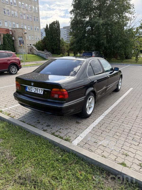 Black BMW 523 1999 in Riga, with an engine capacity of 2.50 L and mileage of 347 thousand km for 2999 €, photo 4 on AUTOMOTO.COM.LV