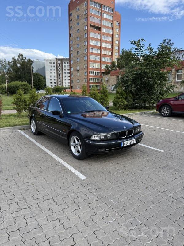 Black BMW 523 1999 in Riga, with an engine capacity of 2.50 L and mileage of 347 thousand km for 2999 €, photo 5 on AUTOMOTO.COM.LV