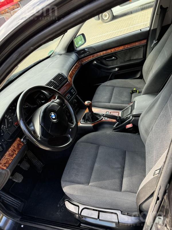 Black BMW 523 1999 in Riga, with an engine capacity of 2.50 L and mileage of 347 thousand km for 2999 €, photo 6 on AUTOMOTO.COM.LV