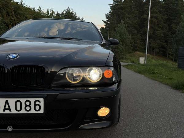 Black BMW 523 1999 in Vilnius, with an engine capacity of 2.50 L and mileage of 209 thousand km for 2450 €, photo 5 on AUTOMOTO.COM.LV