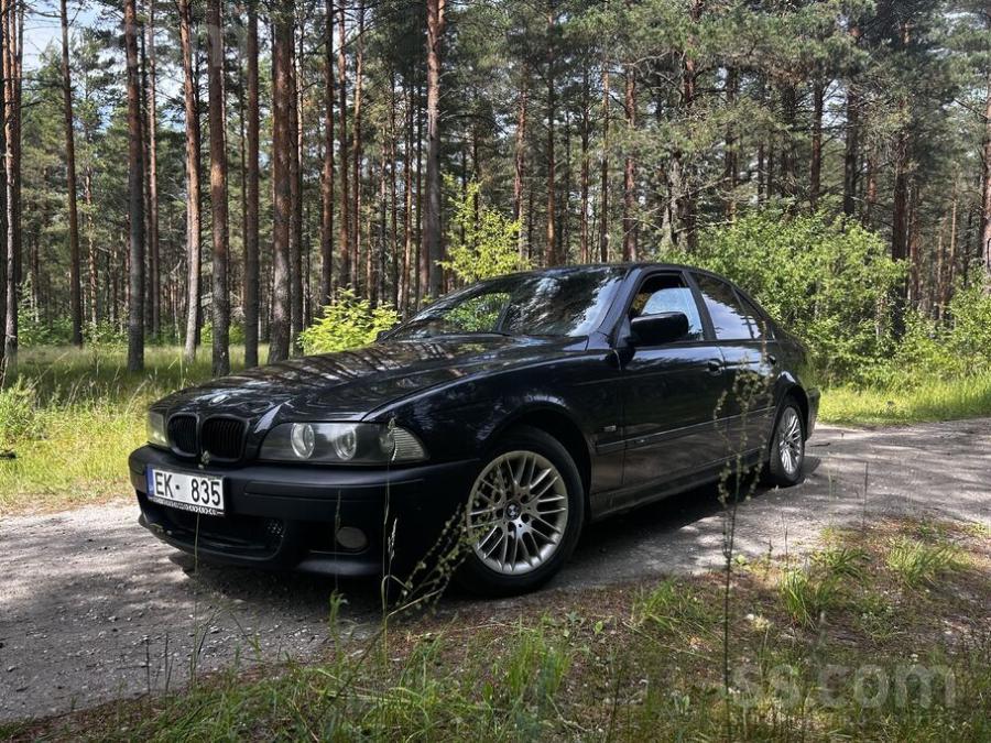 Melns BMW 523 2000 Liepāja, ar dzinēja tilpumu 2.50 L un nobraukumu 283 tūkst. km par 2400 €, foto 1 vietnē AUTOMOTO.COM.LV