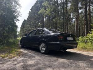 Melns BMW 523 2000 Liepāja, ar dzinēja tilpumu 2.50 L un nobraukumu 283 tūkst. km par 2400 €, foto 3 vietnē AUTOMOTO.COM.LV