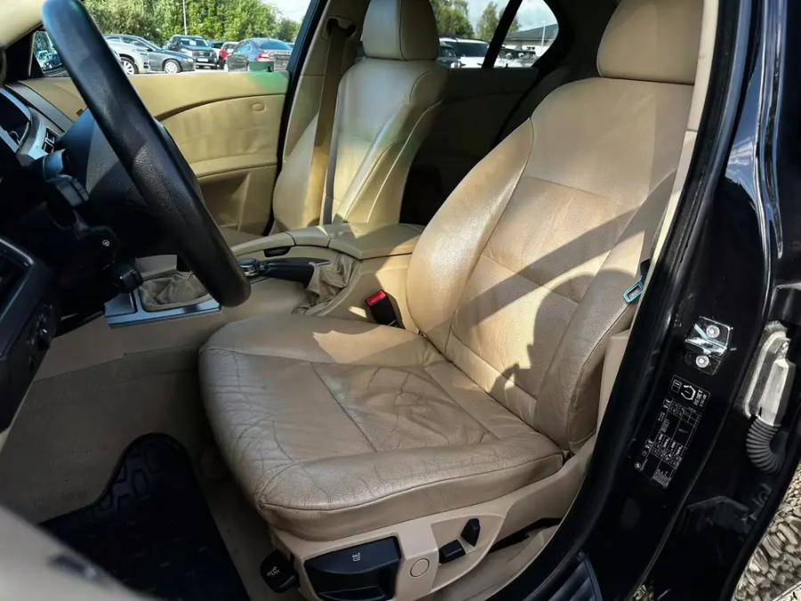 Black BMW 523 2006 in Jelgava, with an engine capacity of 2.50 L and mileage of 332 thousand km for 3700 €, photo 8 on AUTOMOTO.COM.LV
