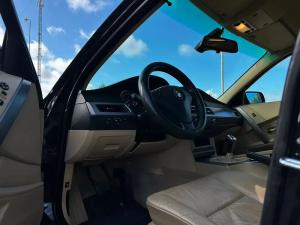 Black BMW 523 2006 in Jelgava, with an engine capacity of 2.50 L and mileage of 332 thousand km for 3700 €, photo 9 on AUTOMOTO.COM.LV